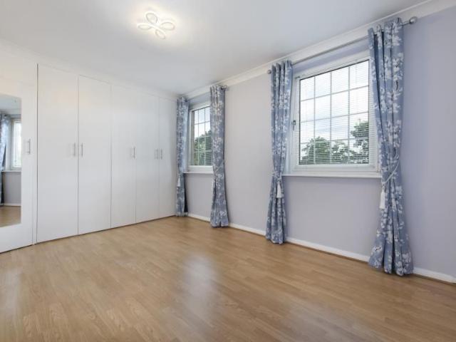 4 bedroom terraced house to rent
