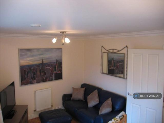 4 bedroom terraced house to rent