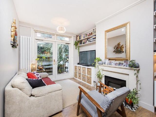 4 bedroom terraced house to rent