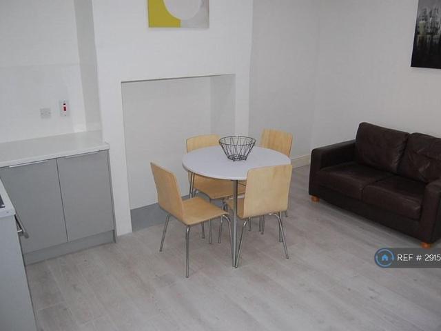 4 bedroom terraced house to rent