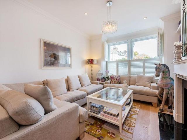 4 bedroom terraced house to rent