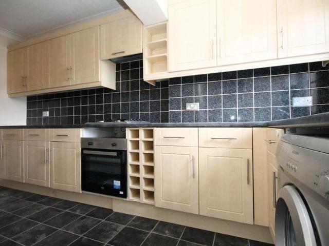 4 bedroom terraced house to rent