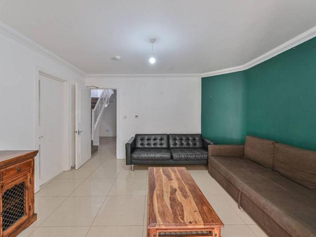 4 bedroom terraced house to rent