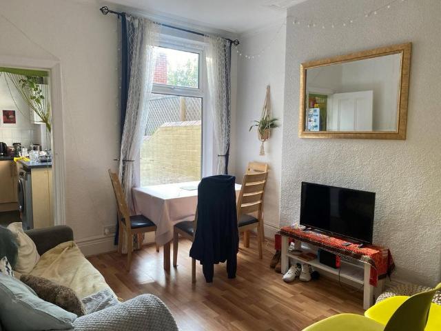 4 bedroom terraced house to rent