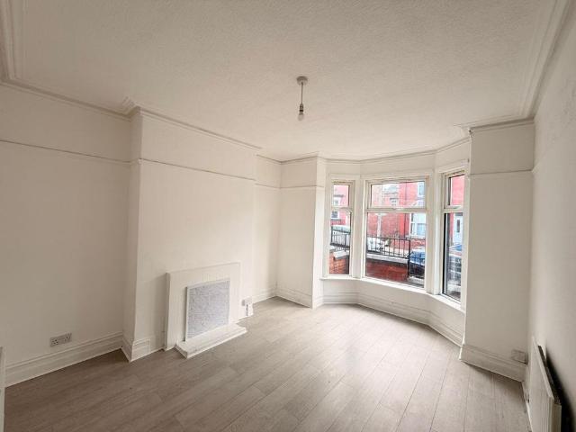 4 bedroom terraced house to rent