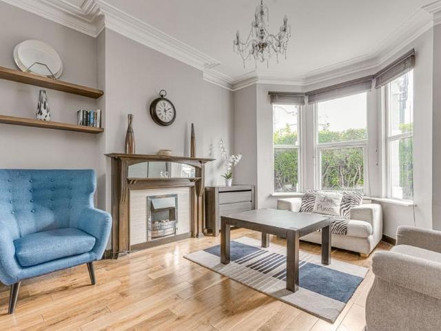 4 bedroom terraced house to rent