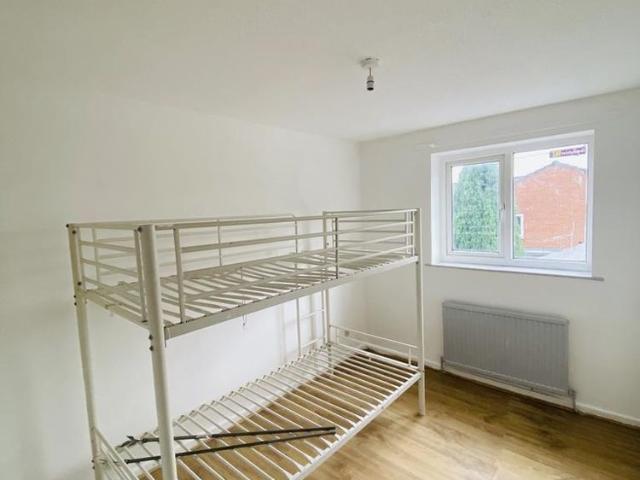 4 bedroom terraced house to rent