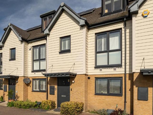 4 bedroom terraced house to rent