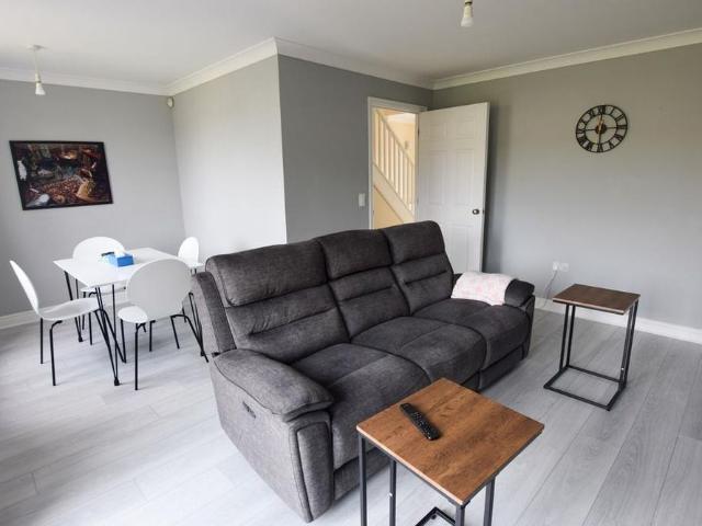 4 bedroom terraced house to rent
