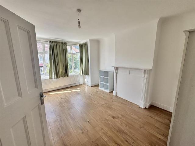 4 bedroom terraced house to rent