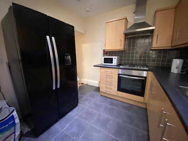 4 bedroom terraced house to rent