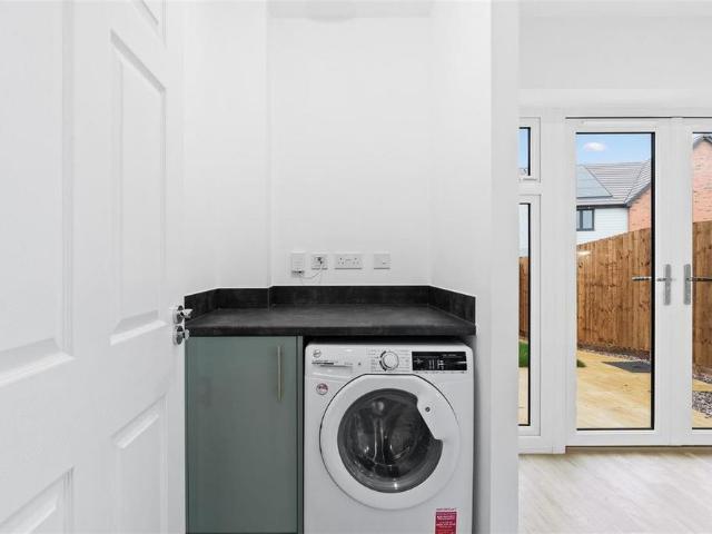 4 bedroom terraced house to rent