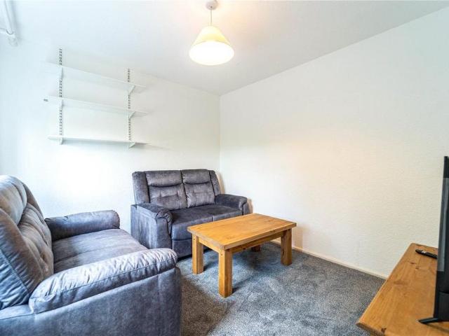 4 bedroom terraced house to rent