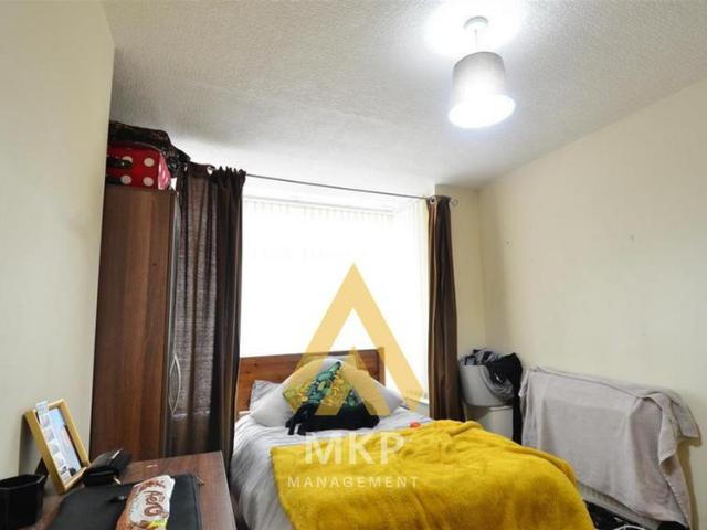 4 bedroom terraced house to rent