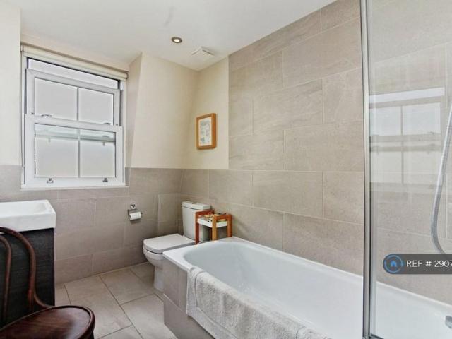 4 bedroom terraced house to rent