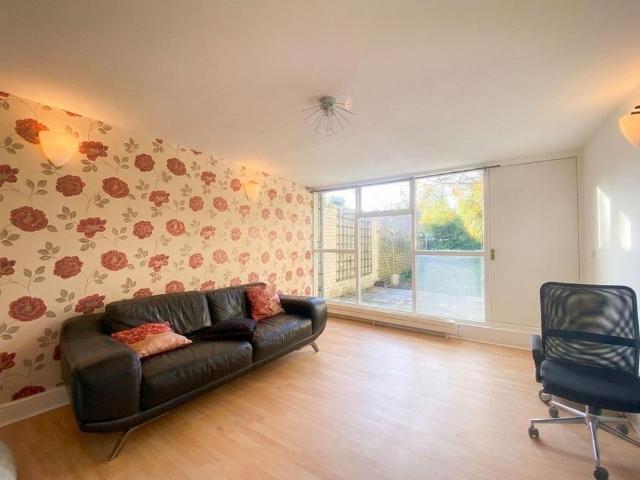 4 bedroom terraced house to rent