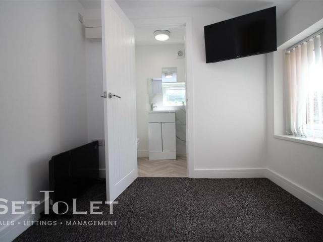 4 bedroom terraced house to rent