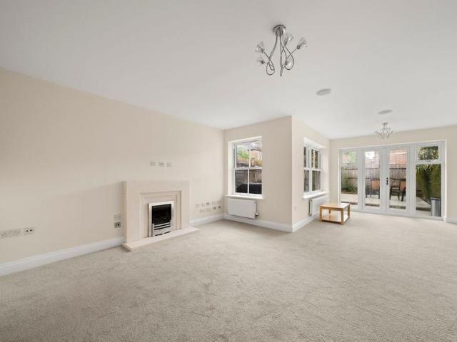 4 bedroom terraced house to rent