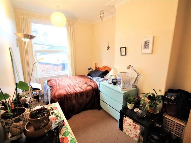 4 bedroom terraced house to rent