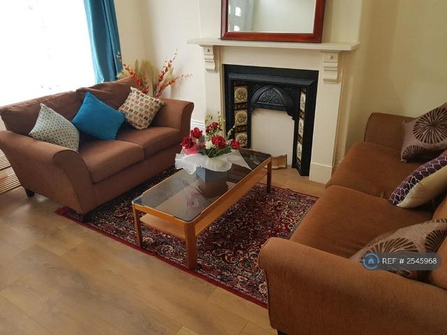 4 bedroom terraced house to rent