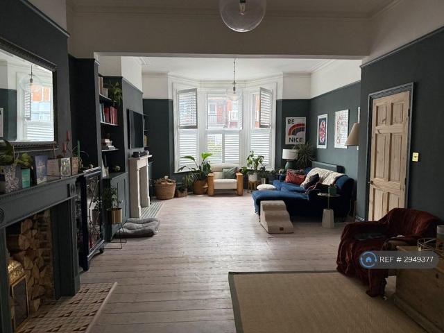 4 bedroom terraced house to rent
