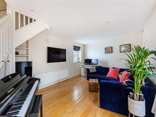4 bedroom terraced house to rent