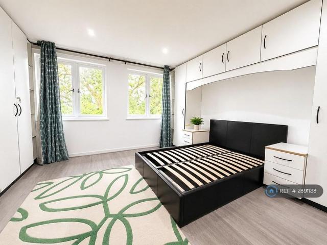 4 bedroom terraced house to rent