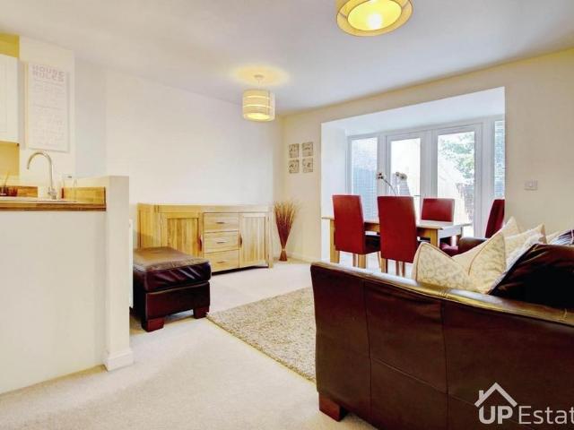 4 bedroom terraced house to rent