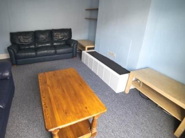 4 bedroom terraced house to rent