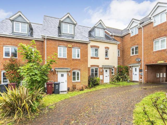 4 bedroom terraced house to rent