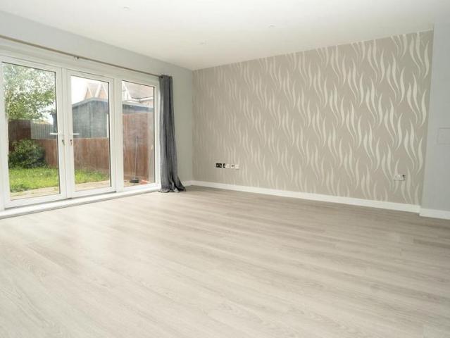 4 bedroom terraced house to rent