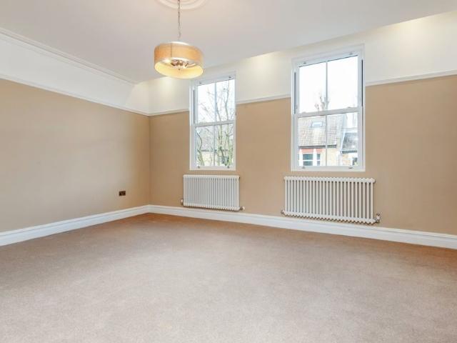4 bedroom terraced house to rent