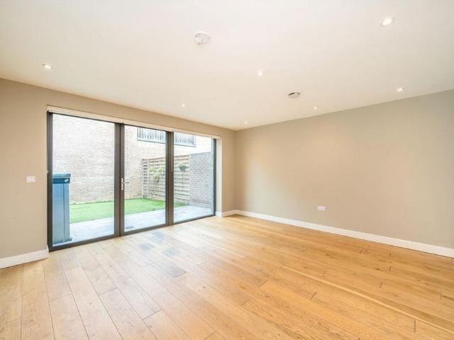 4 bedroom terraced house to rent