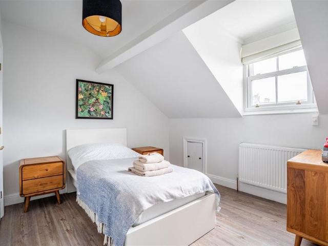 4 bedroom terraced house to rent