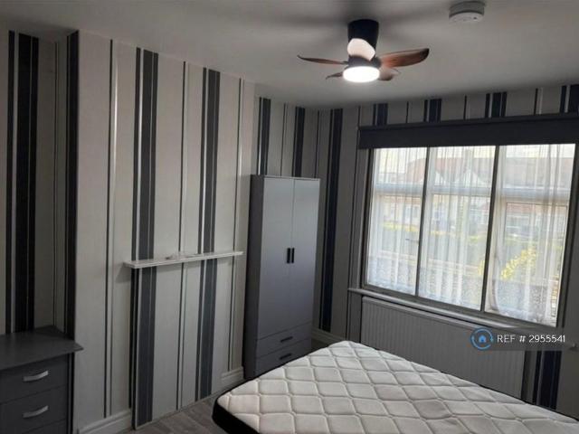 4 bedroom terraced house to rent