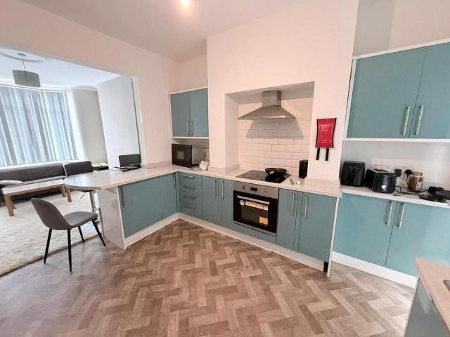 4 bedroom terraced house to rent