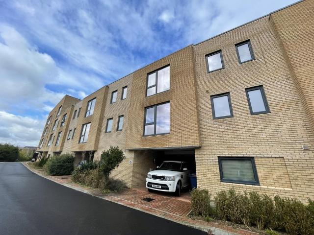 4 bedroom terraced house to rent