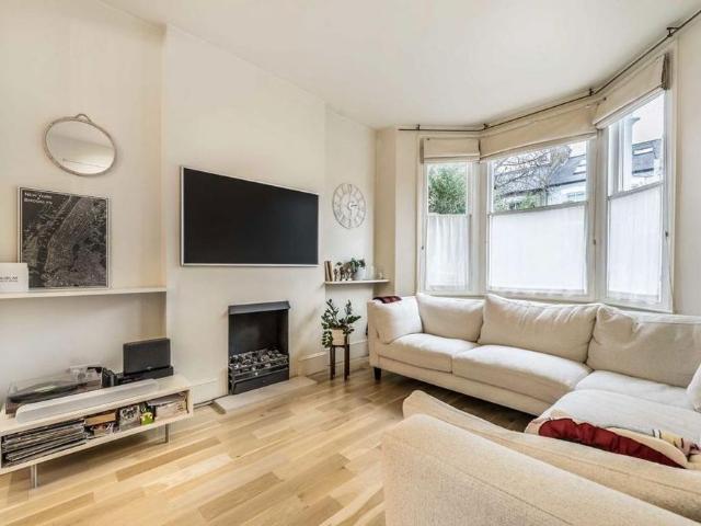 4 bedroom terraced house to rent