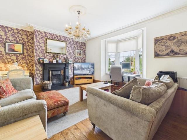 4 bedroom terraced house to rent