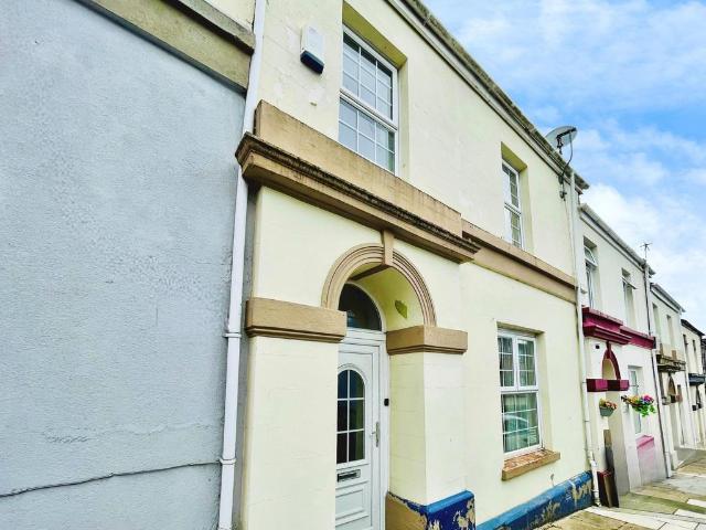 4 bedroom terraced house to rent