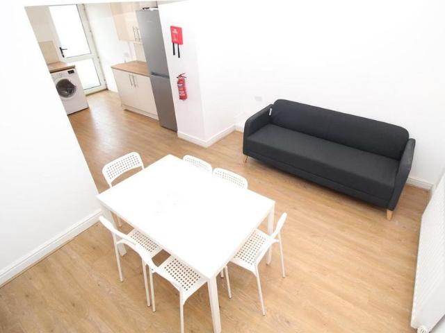 4 bedroom terraced house to rent