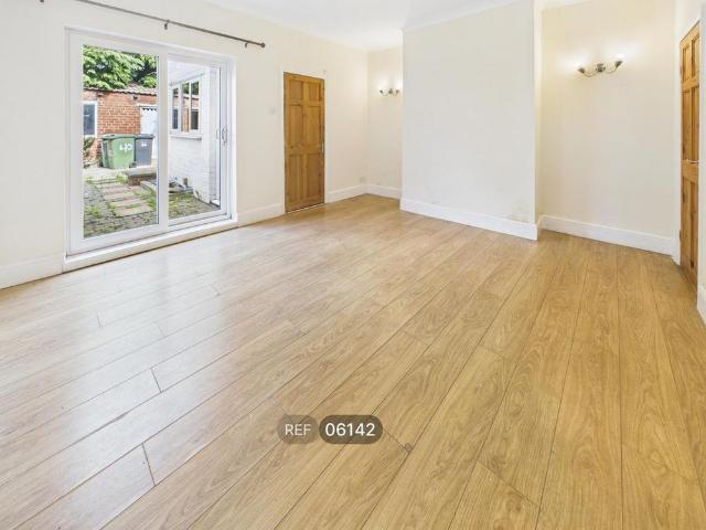 4 bedroom terraced house to rent