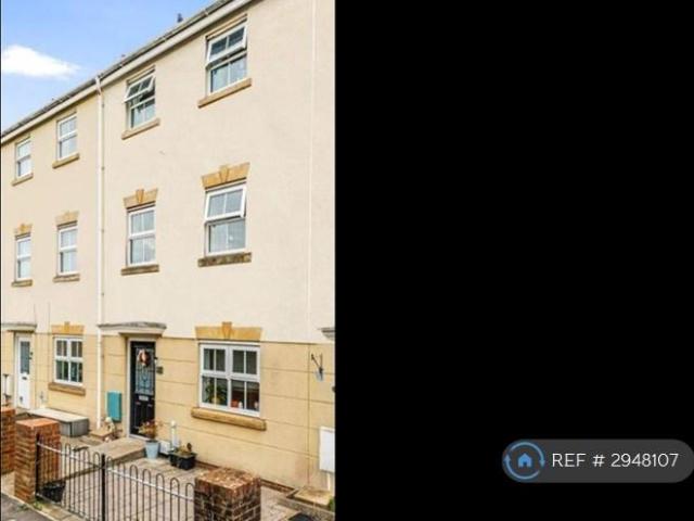 4 bedroom terraced house to rent