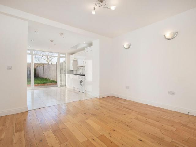 4 bedroom terraced house to rent