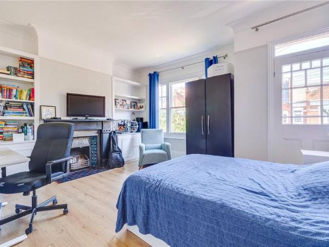 4 bedroom terraced house to rent