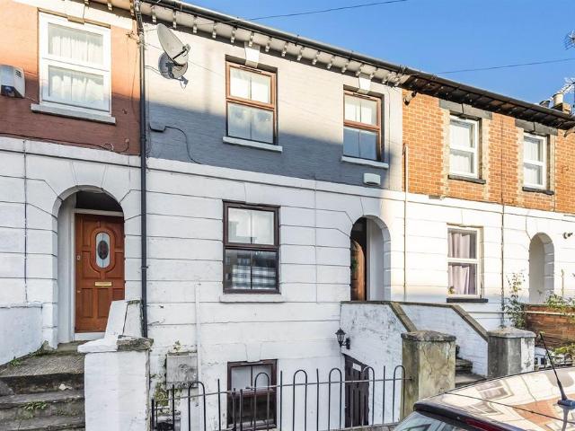 4 bedroom terraced house to rent