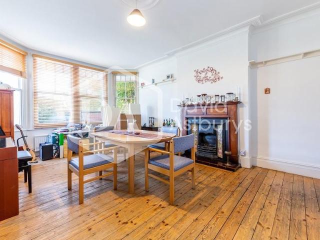 4 bedroom terraced house to rent