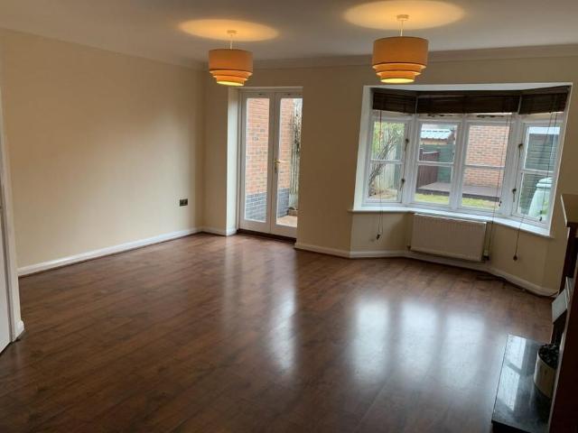 4 bedroom terraced house to rent