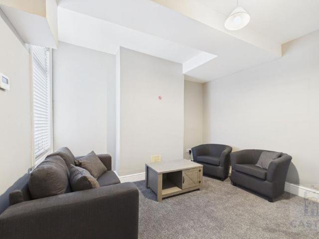 4 bedroom terraced house to rent