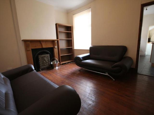 4 bedroom terraced house to rent